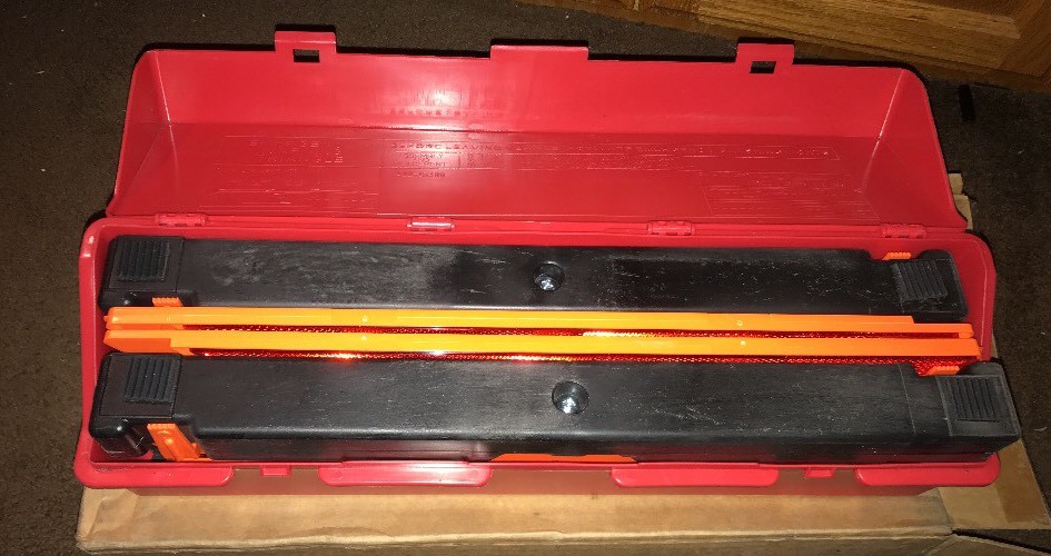2 INTERNATIONAL REFLECTOR 2204891C1 Triangle Flare Kit Model | eBay