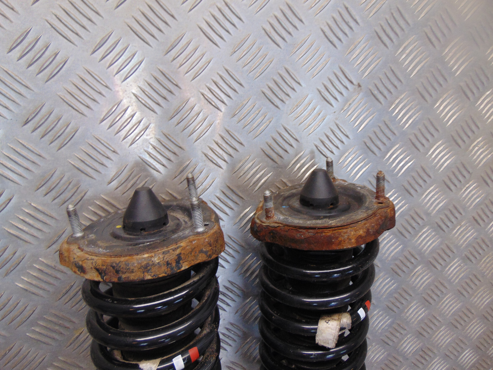 Mercedes E-Klasse W211 S211 280 320 CDI Federbeine vorne Set Feder ...