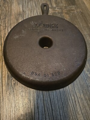 Lodge Cast Iron Cornbread Wedge Skillet Pan Divided 8CB 9" USA w ...