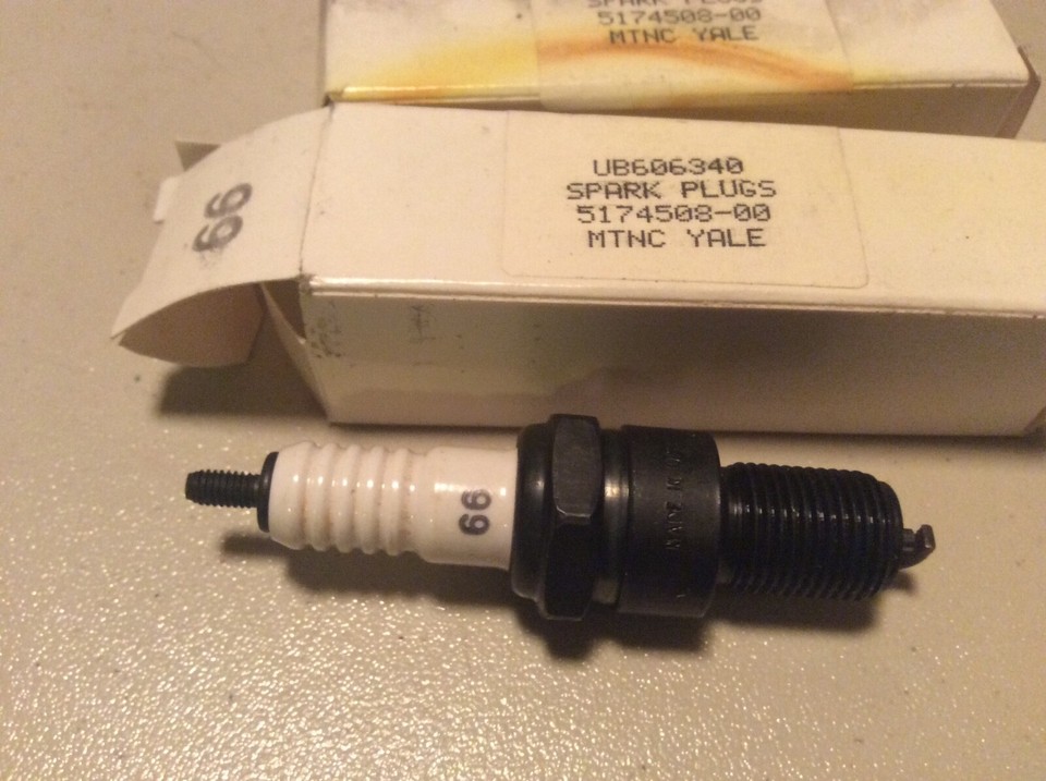 Yale Forklift Spark Plugs- Autolite Yale spark plugs 5174508, lot of 4 ...