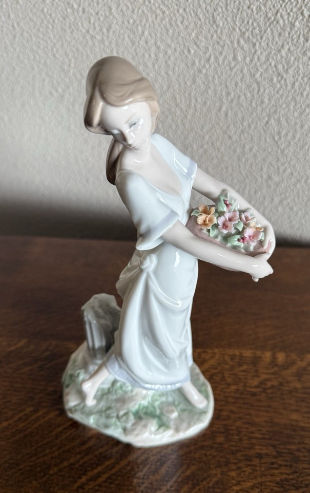 Lladro Privilege 7704 “ Garden Of Athens “ Lady Basket Porcelain | eBay