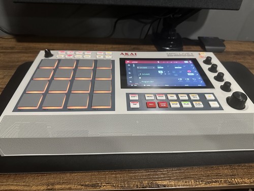 Akai MPC Live II Special Retro w/ 1TB Samsung EVO SSD drive. *READ ...
