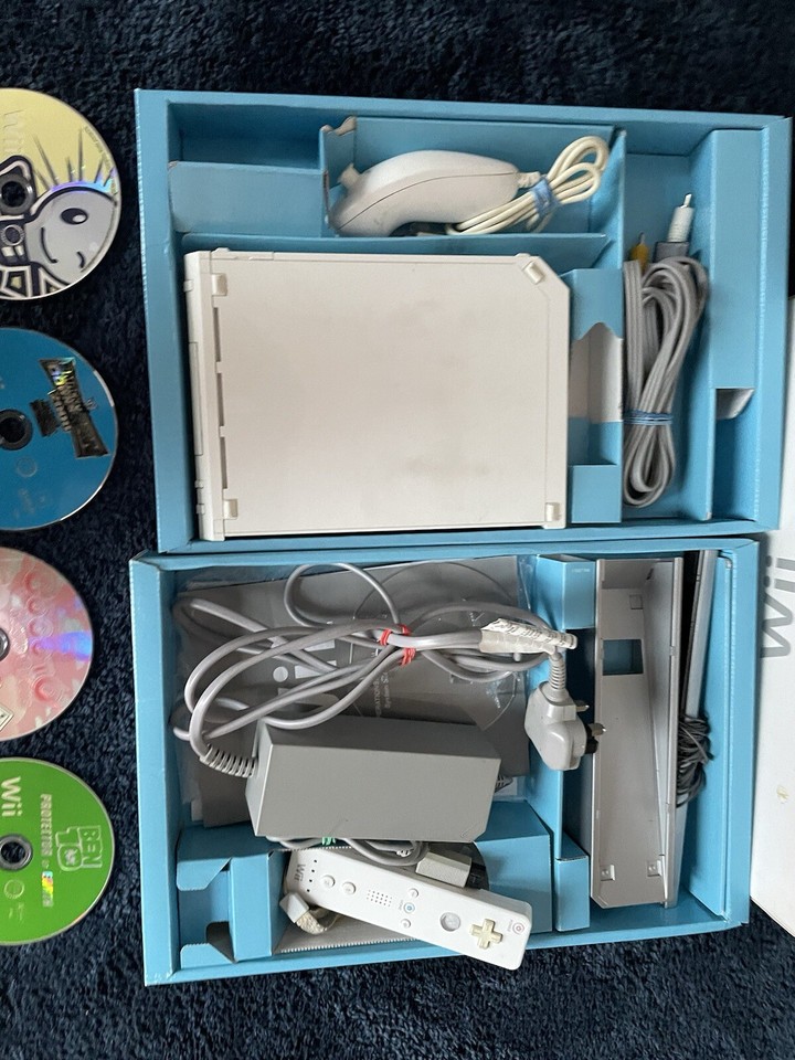 Nintendo Wii Console - White with games and remote (see Description ...