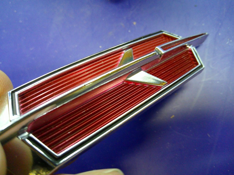 NOS OEM GM 1968 Oldsmobile Cutlass 442 hood rocket emblem badge logo ...