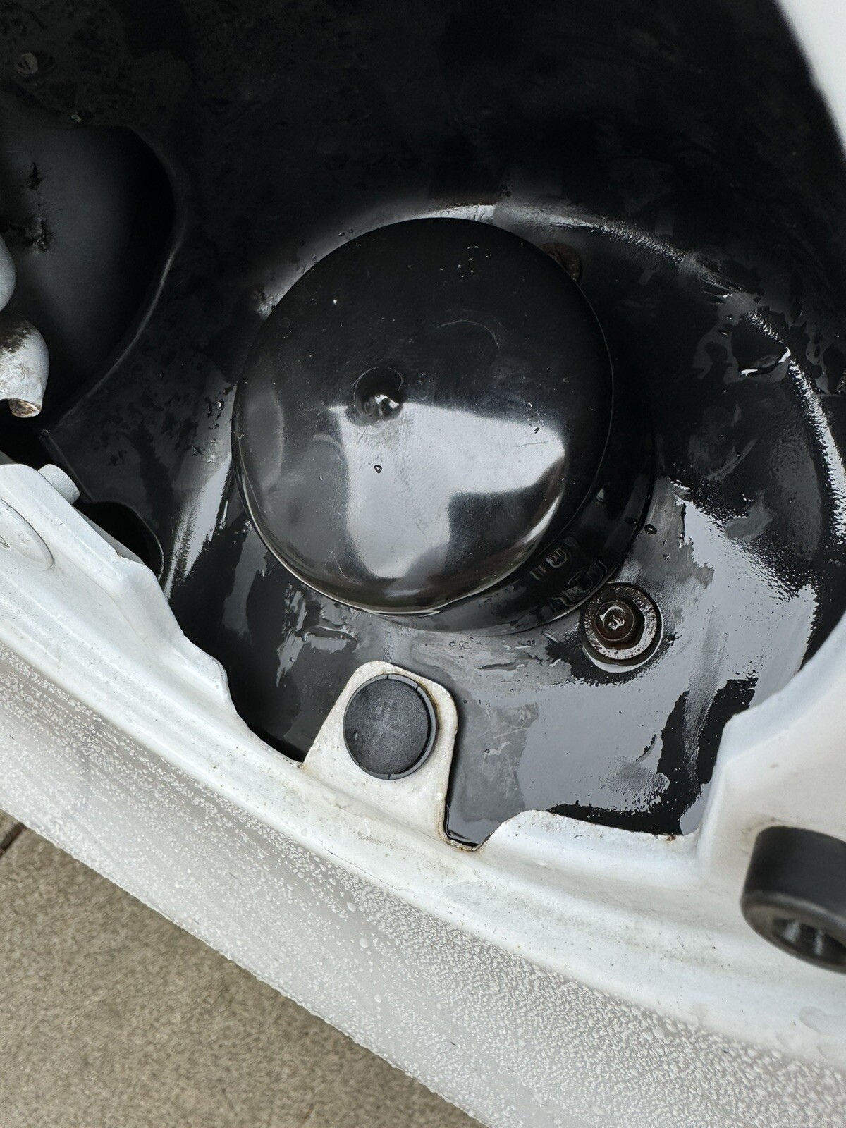 2017-2024 Chevrolet Silverado Capless Fuel Filler Cover Gas Cap Dust ...
