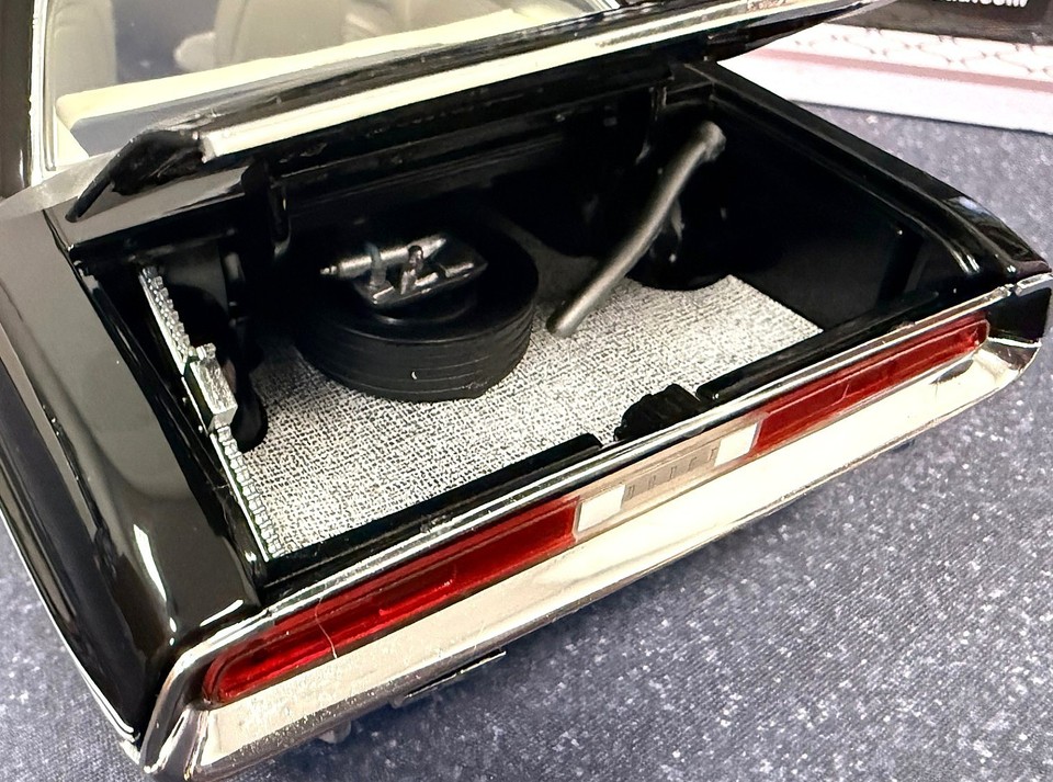 1/18 scale, YCID #44, 1970 Dodge Challenger R/T, 383 Magnum, Shaker ...