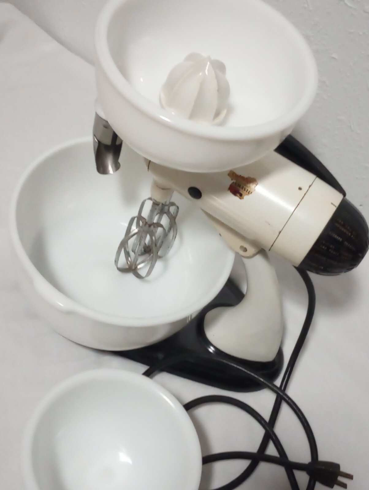 Vintage Sunbeam Mixmaster 7B Mixer 2 Milk glass Bowls Juicer Owners ...