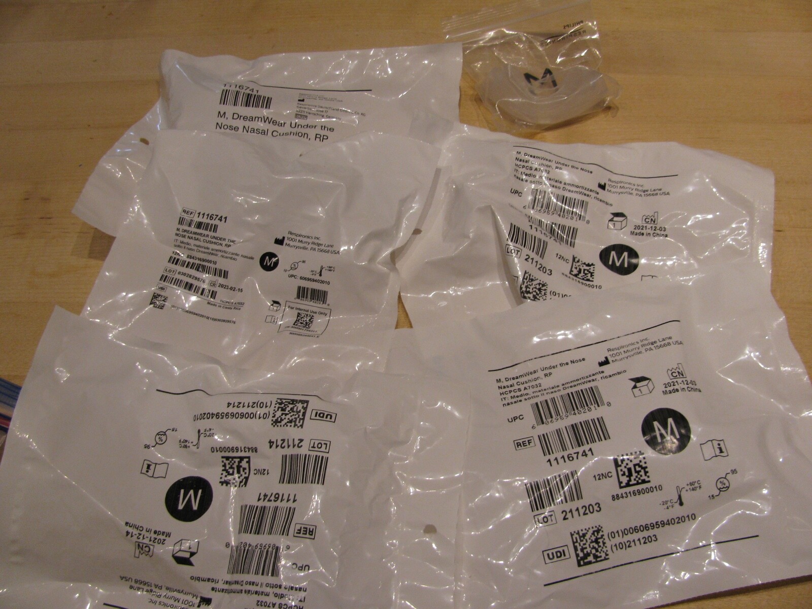 Respronics DreamWear Under the Nose Nasal Cushion Size M A7032 Sealed ...