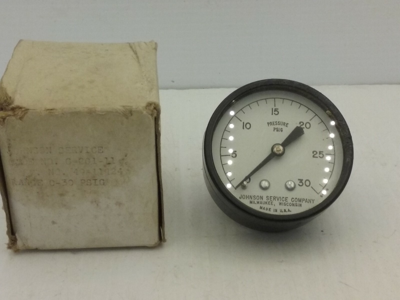 JOHNSON SERVICE CO. 84690 PRESSURE GAUGE 0-30 PSIG 1/8" NPT DASH MOUNT ...