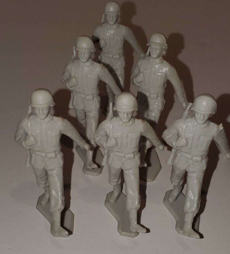 MARX TOY ARMY MEN SOLDIERS FROM WW II SET ALL HAVE MARX MARKING AND ...