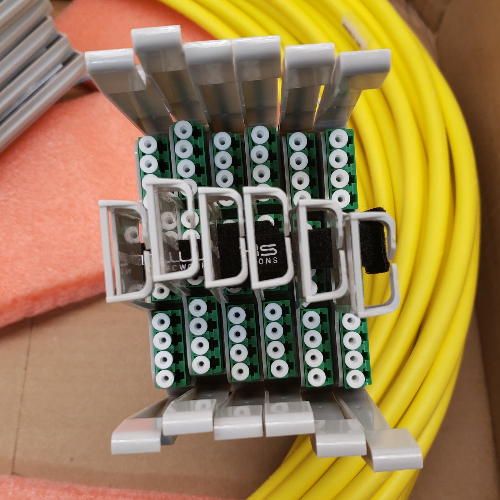 Wirewerks CP-010316030 FOCA SM B/I 144F M-D OFNP NS BREAKOUT LC/APC-PT ...