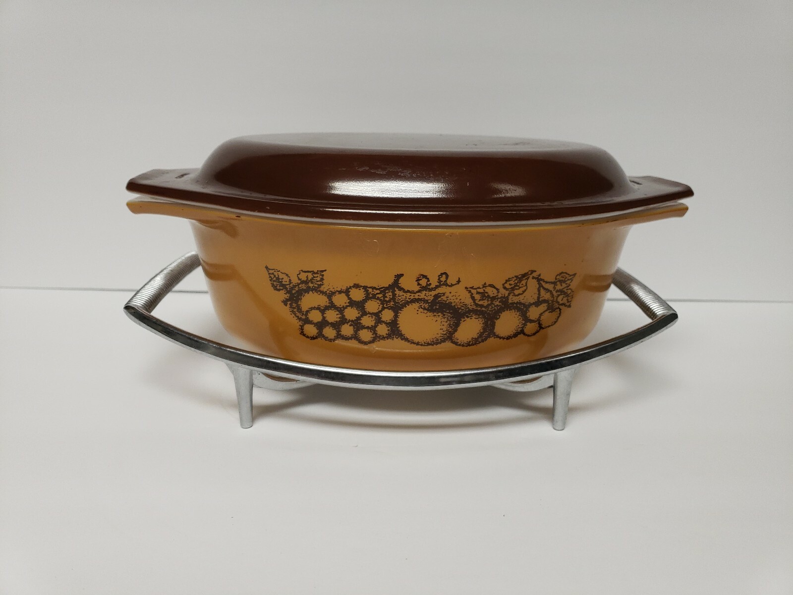 Vintage Pyrex Brown Fruit 1-1/2 Quart Casserole with Lid and silver ...