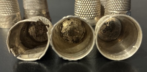 Antique sterling silver thimble lot of 17 various sizes and makers. 72g ...