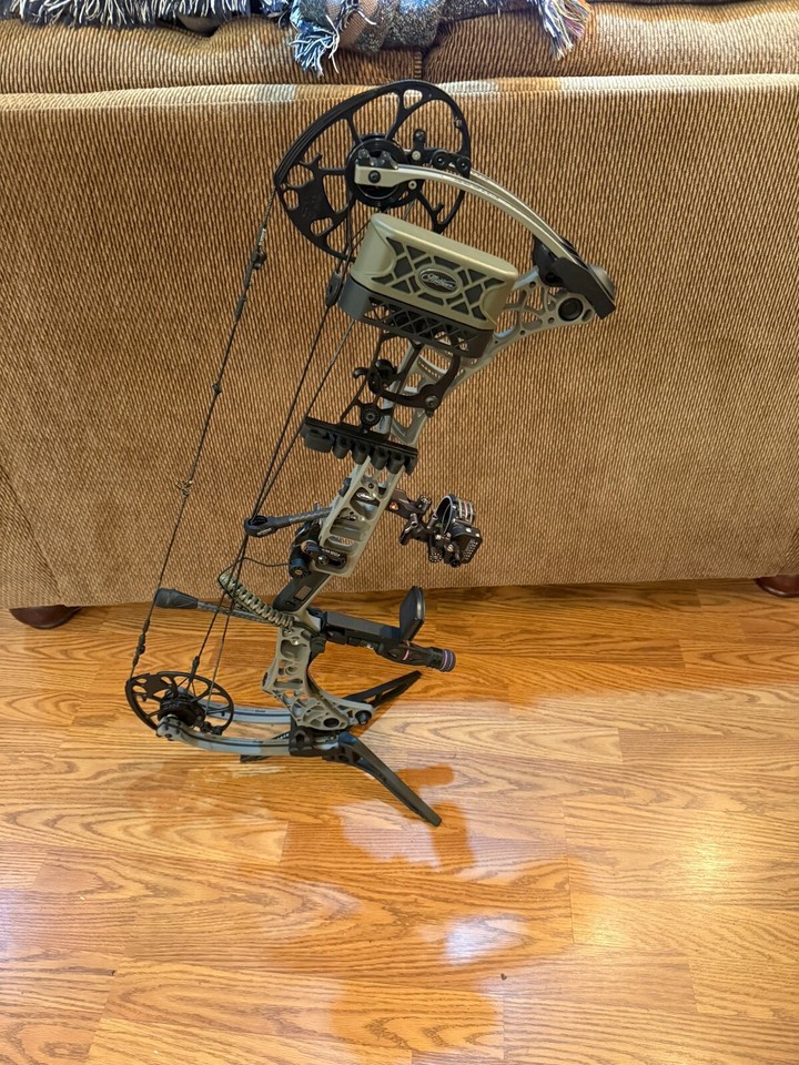 Matthews Phase 4 29 *LOADED* (Less than a year old.) BOW IS READY TO ...