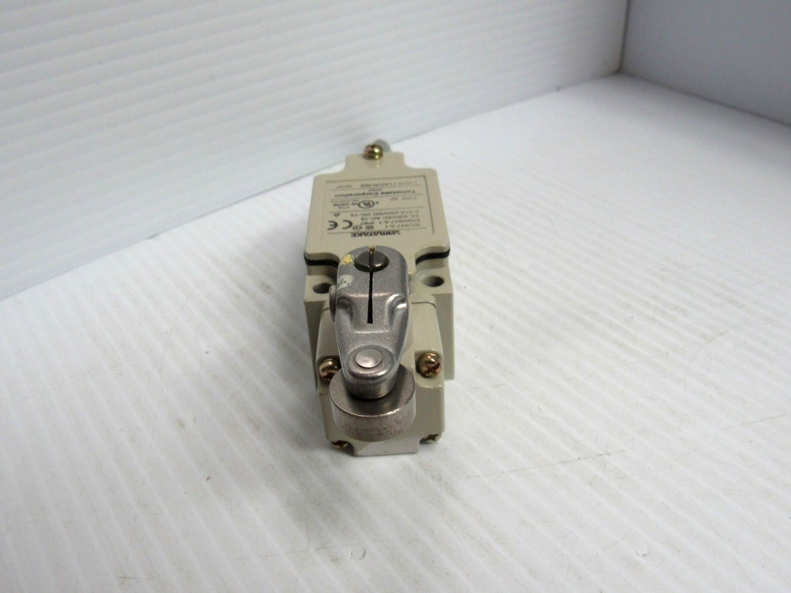 YAMATAKE LIMIT SWITCH LJA10 11A21N 003 TYPE 6P IEC947 5 1 EN60947 5 1 yamatake-limit-switch-lja10-11a21n-003-type-6p-iec947-5-1-en60947-5-1
