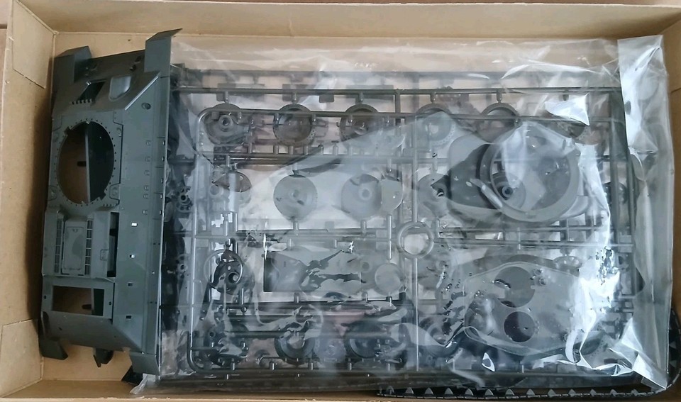 New Boxed 35138 Tamiya 1:35th Scale Russian T34/85 Tank Model Kit. Lot ...