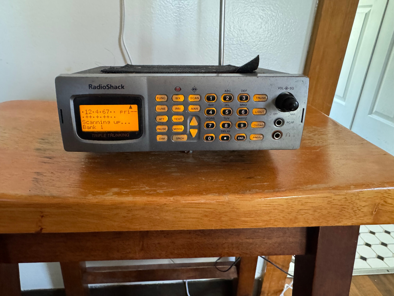 RADIO SHACK PRO 163 scanner desktop triple trunking scanning receiver ...