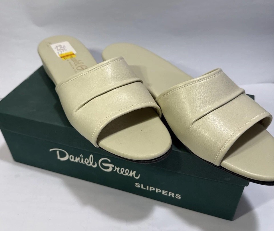 NWT VTG Daniel Green Slippers Dormie Women’s Sz 9AA Bone Color w/ Box ...