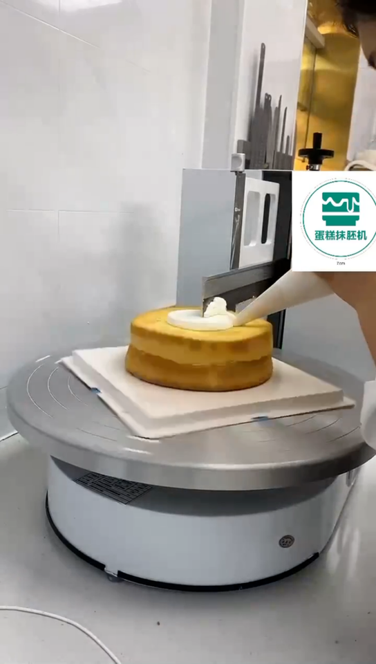 4-18 inch Automatic Cake Cream Coating Spreader Machine Cream Icing ...