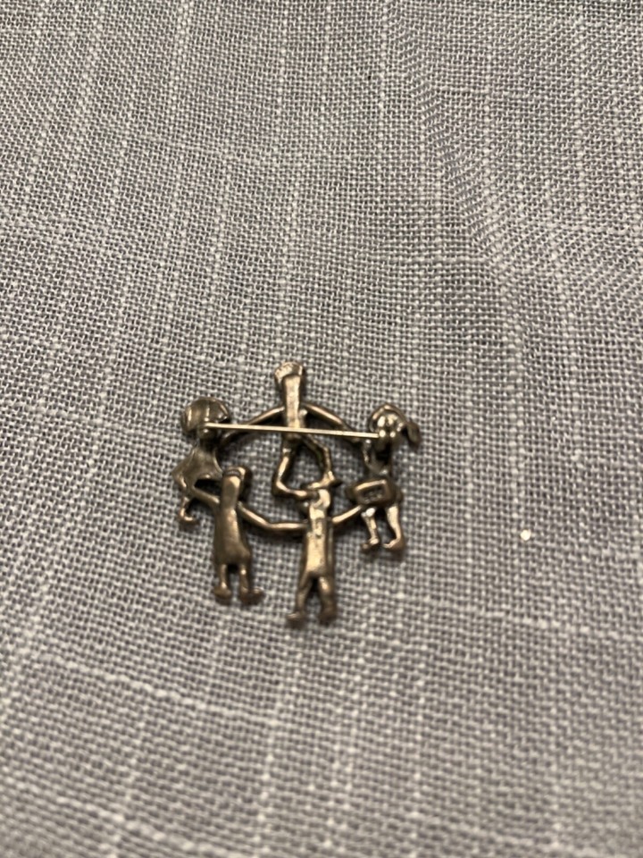 STERLING SILVER PIN KIDS PLAYING TOGETHER | eBay