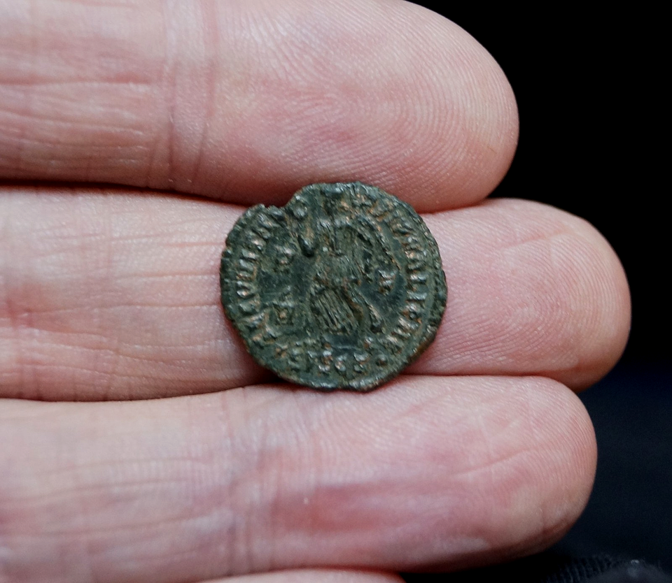 VALENTINIAN I, WINGED VICTORY, 364-367 A.D, 18mm, 2.0g, Ancient Roman ...