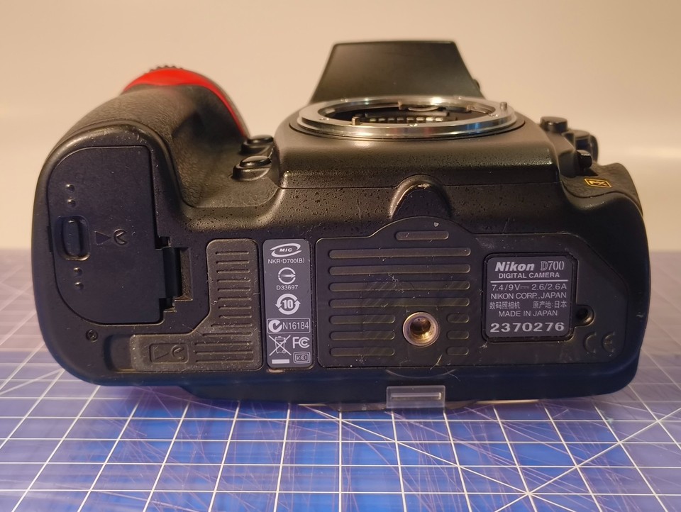 Nikon D700 Digital SLR Camera Body + Battery + 32GB card LOW SHUTTER ...