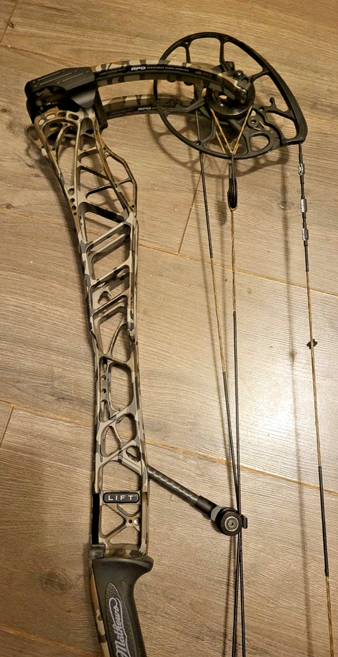 NEW MATHEWS LIFT 33 BOW right hand 30" 70LBS. - B mod | eBay