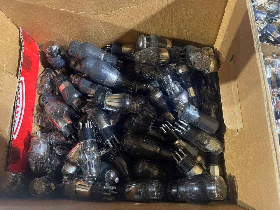 Huge Lot of 200 Mixed Vintage Radio Tubes Electronic Tubes Assortment ...
