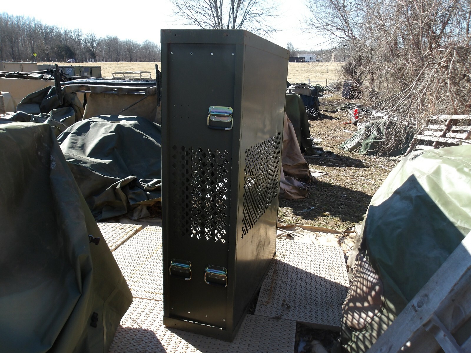 ONE...MILITARY SURPLUS WEAPONS RIFLE RACK CABINET GUN SCRATCH-DENT-BENT ...