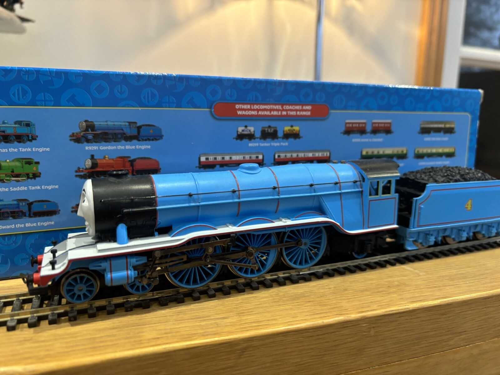 Hornby Thomas & Friends - Gordon OO Gauge Steam Locomotive - R9291 for ...
