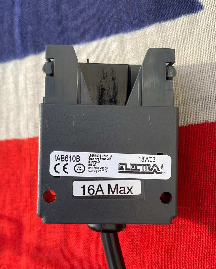 Electrak / Legrand IAB610B 1M 16A Male Intersoc to Female GST Connector ...