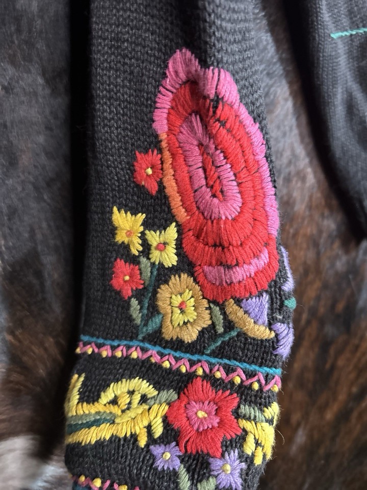 Vintage Essence Hand Knit Floral Flower Embroidered Sweater Womens ...
