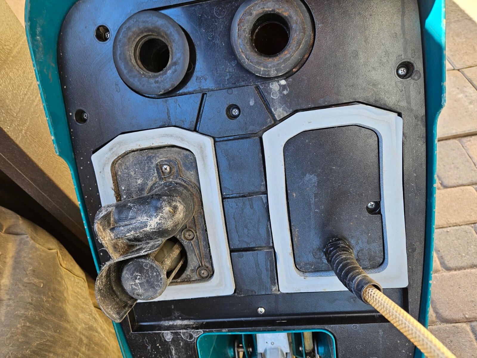 Tenet T1 auto scrubber 155 hours. Missing squeegee blades | eBay