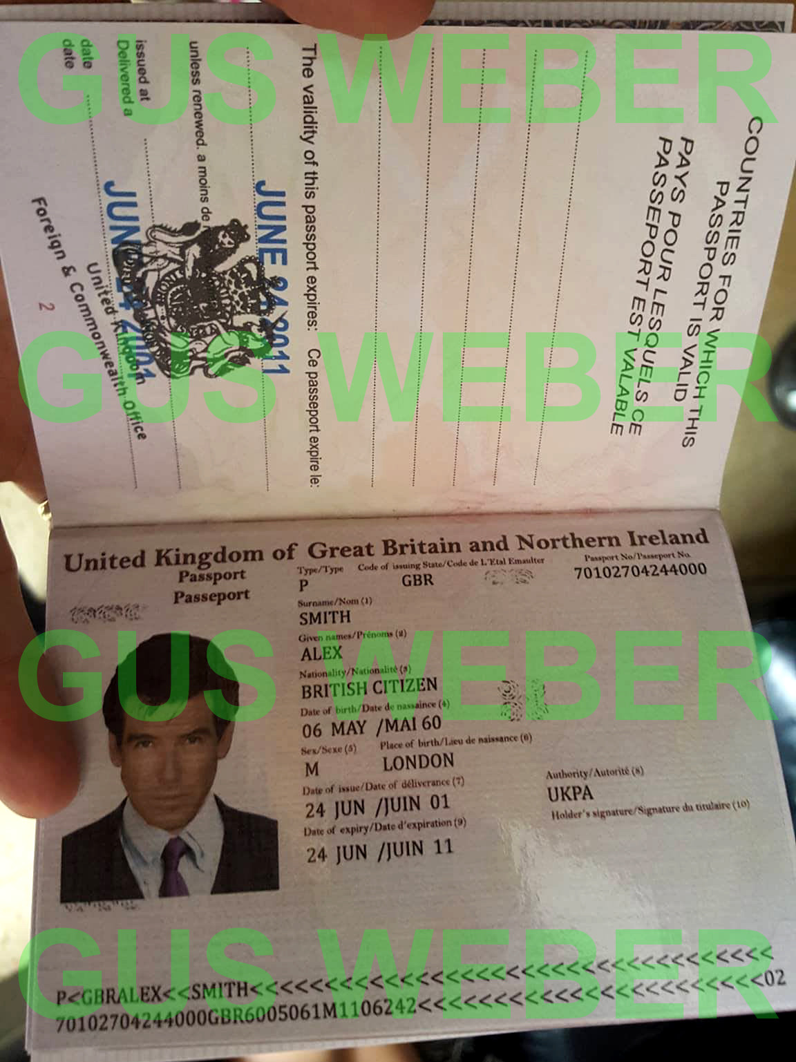 007 JAMES BOND PASSPORT PROP Pierce Brosnan GoldenEye Die Another Day ...