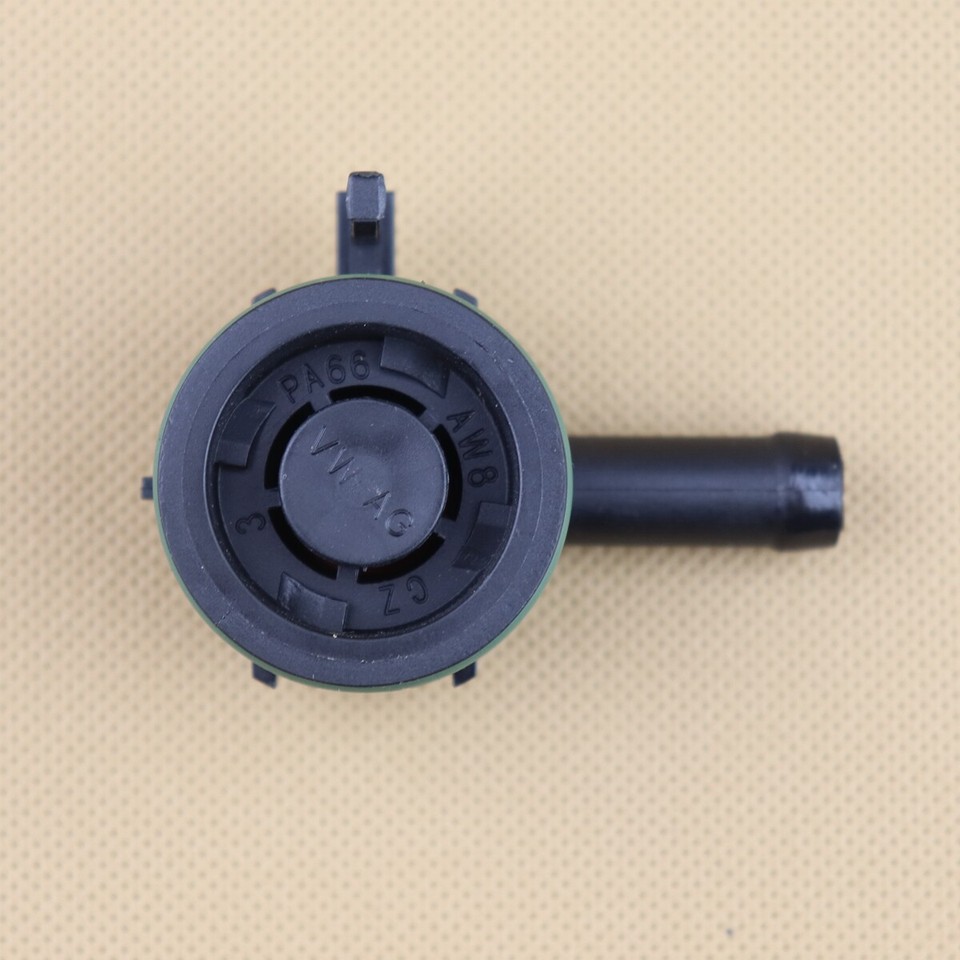 04E103175M Crankcase Breather Hose Vent Valve For Audi A1 A3 Q2 Q3 VW ...