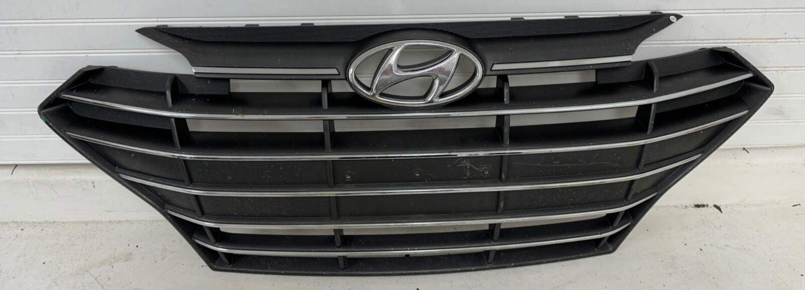 2019-2020 HYUNDAI ELANTRA FRONT BUMPER UPPER GRILLE W/ EMBLEM 86352 ...