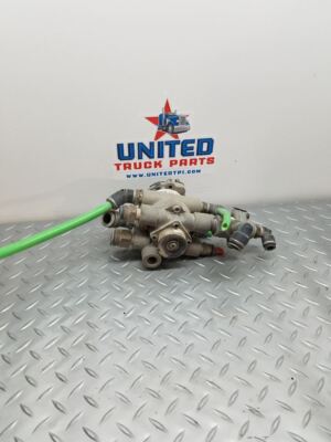 Sterling L9500 Bendix Foot Air Brake Valve Part#: 5015815 E-8P