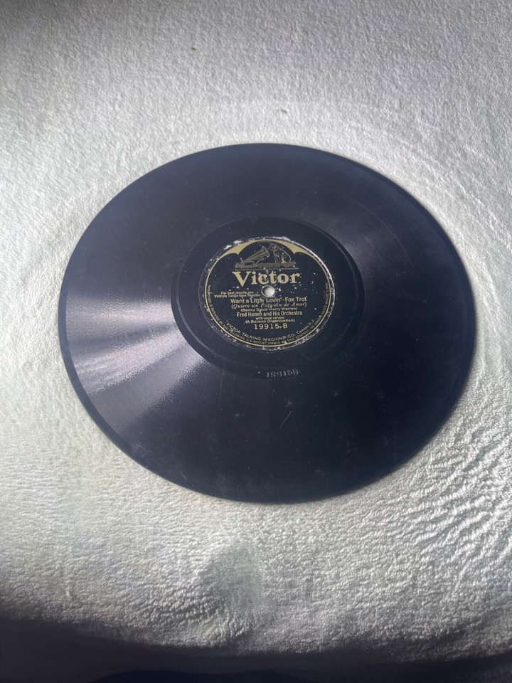 VICTOR Record 78 rpm 19915 TIE ME TO YOUR APRON AGAIN / WANT A LITTLE ...