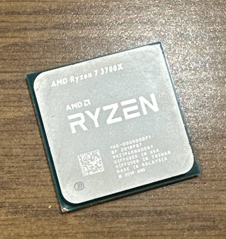 AMD Ryzen 7 3700X (3.6GHz, 8 Cores, Socket AM4) -Corner damaged but ...