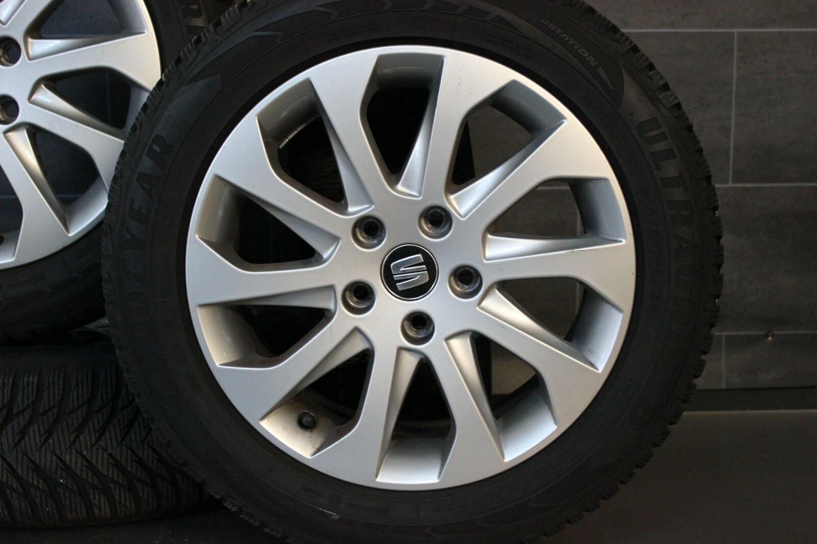 Original Seat Leon 5F 16 Roues en Alliage Pouces Goodride Neuf Pneus ...