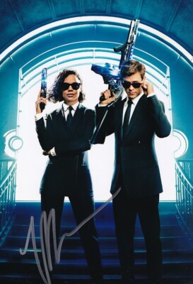 TESSA THOMPSON signed Autogramm 20x30cm MEN IN BLACK in Person ...