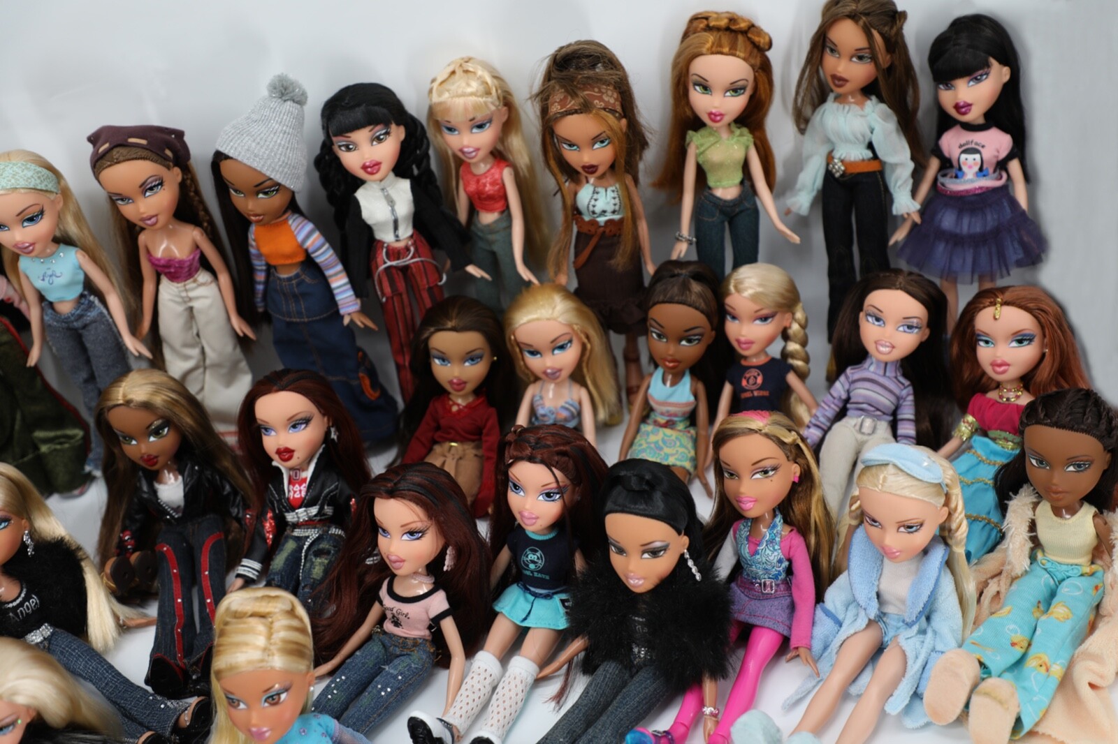 MGA Bratz First Edition Cool Bratz 2001 to 2007 lot of MINTY 44 dolls ...