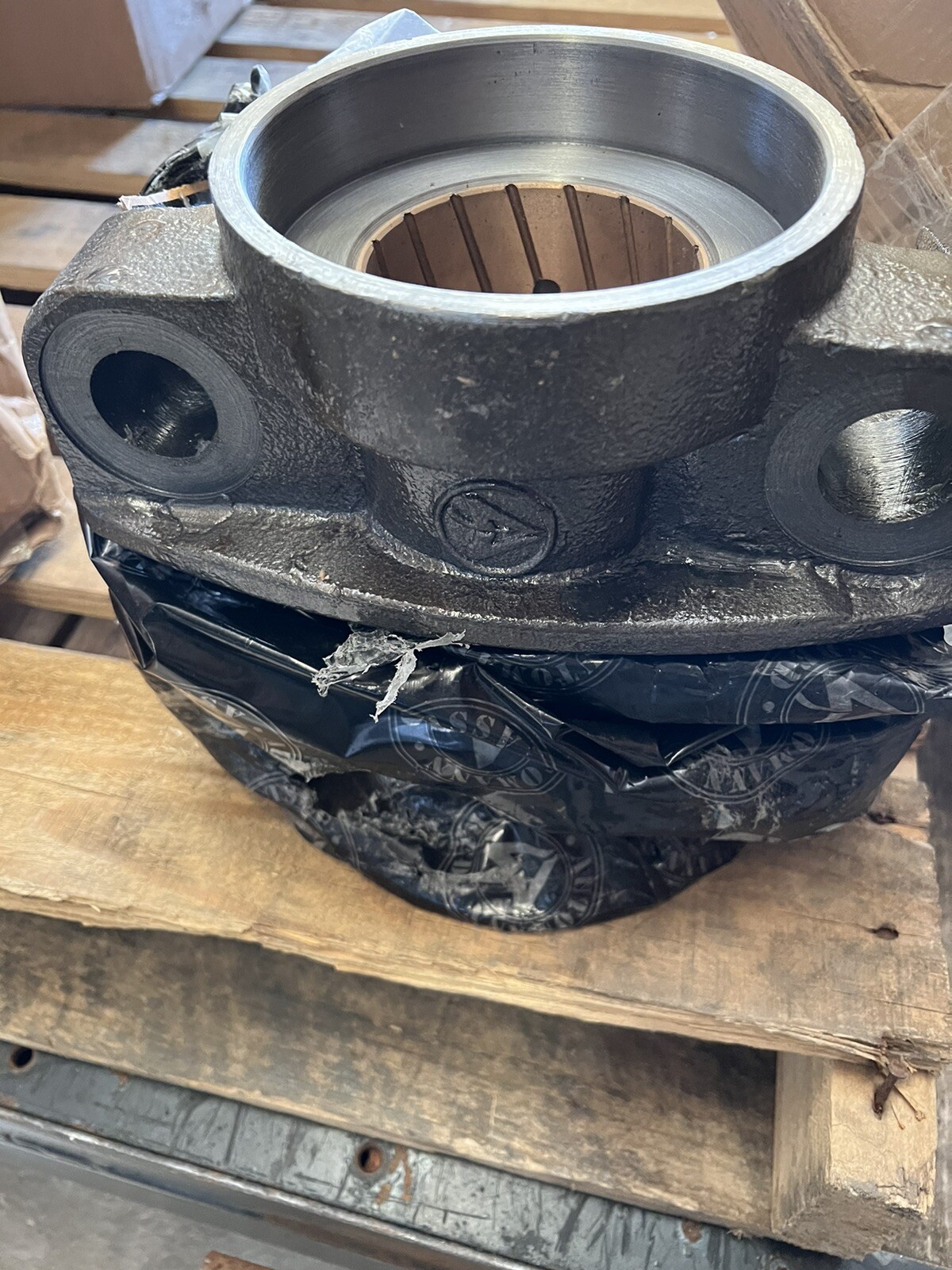 Automann M1116 Mack Style Trunnion 3 1 2 Inch Inch M1116 for sale ...