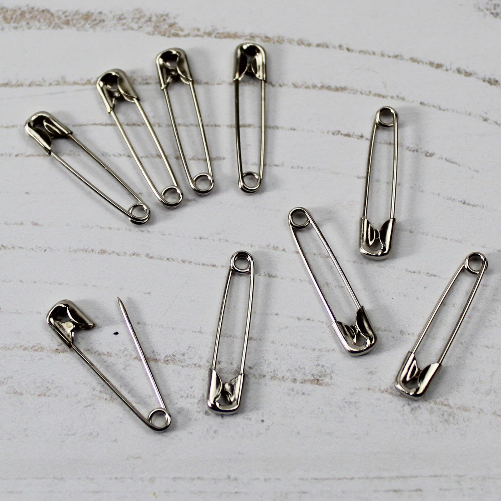 Small Coloured Safety Pins 23mm Silver Gold Black Red Green x 40 Per ...