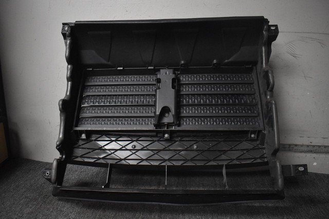 2017-2019 Maserati Levante Active Shutter Grille W Motor 670149347 OE ...