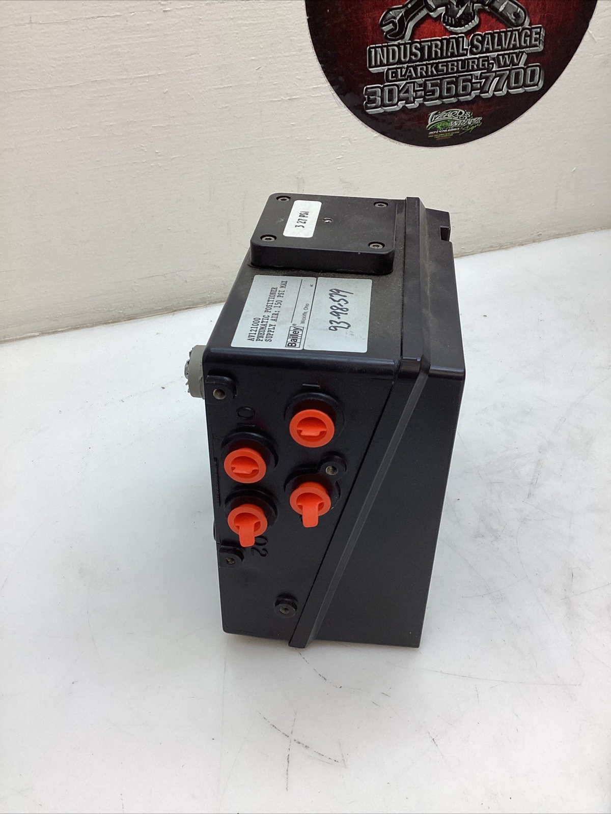 Bailey AV121000 Characterizable Pneumatic Positioner 150psi for sale ...
