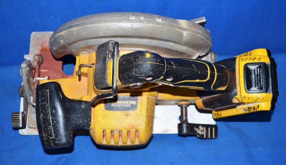 DEWALT DCS570 7-1/4 inch 20V Brushless Circular Saw With battery 2 Ah ...