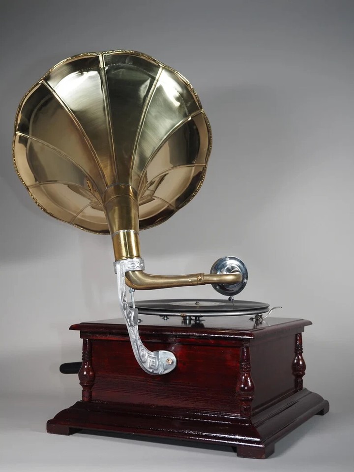Beautiful ANTIQUE STYLE Gramophone, Phonograph New Working - Record ...