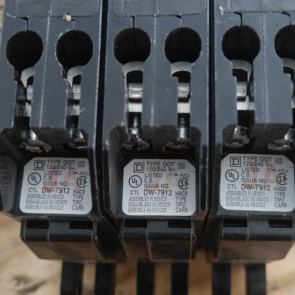 3 Square D QOT2020CP 2-20A 120/240 VAC Single-Pole Tandem Circuit ...