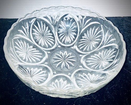 Vintage Anchor Hocking Medallion Crystal Bowl Flower Circle About 8" | eBay